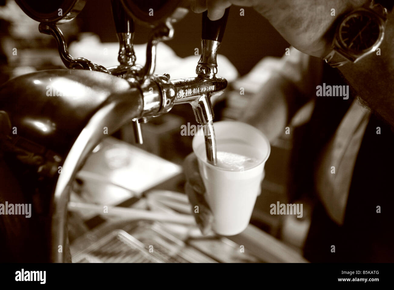 Draught bar hi-res stock photography and images - Alamy