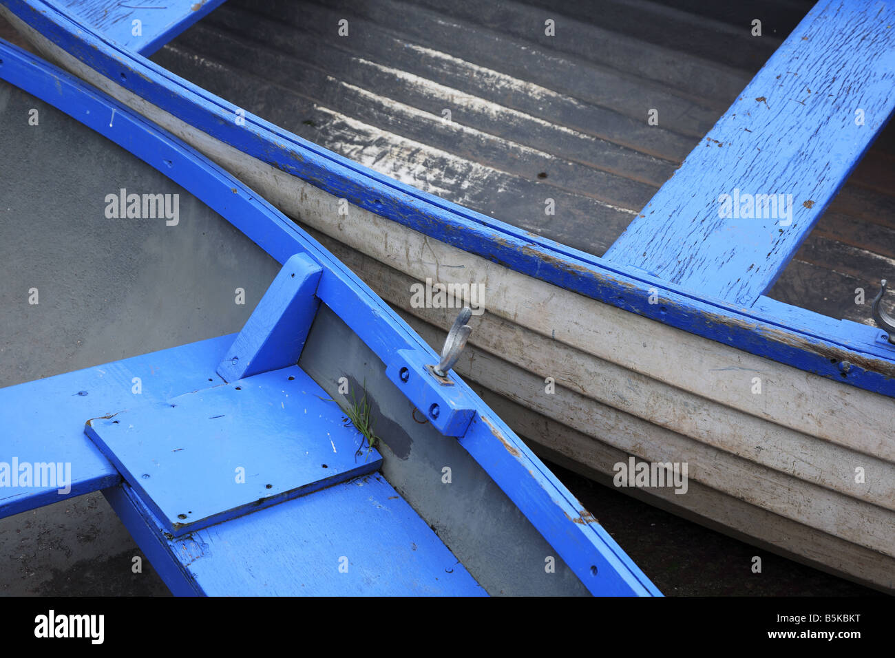 Beached wooden rowing boat hi-res stock photography and images - Alamy