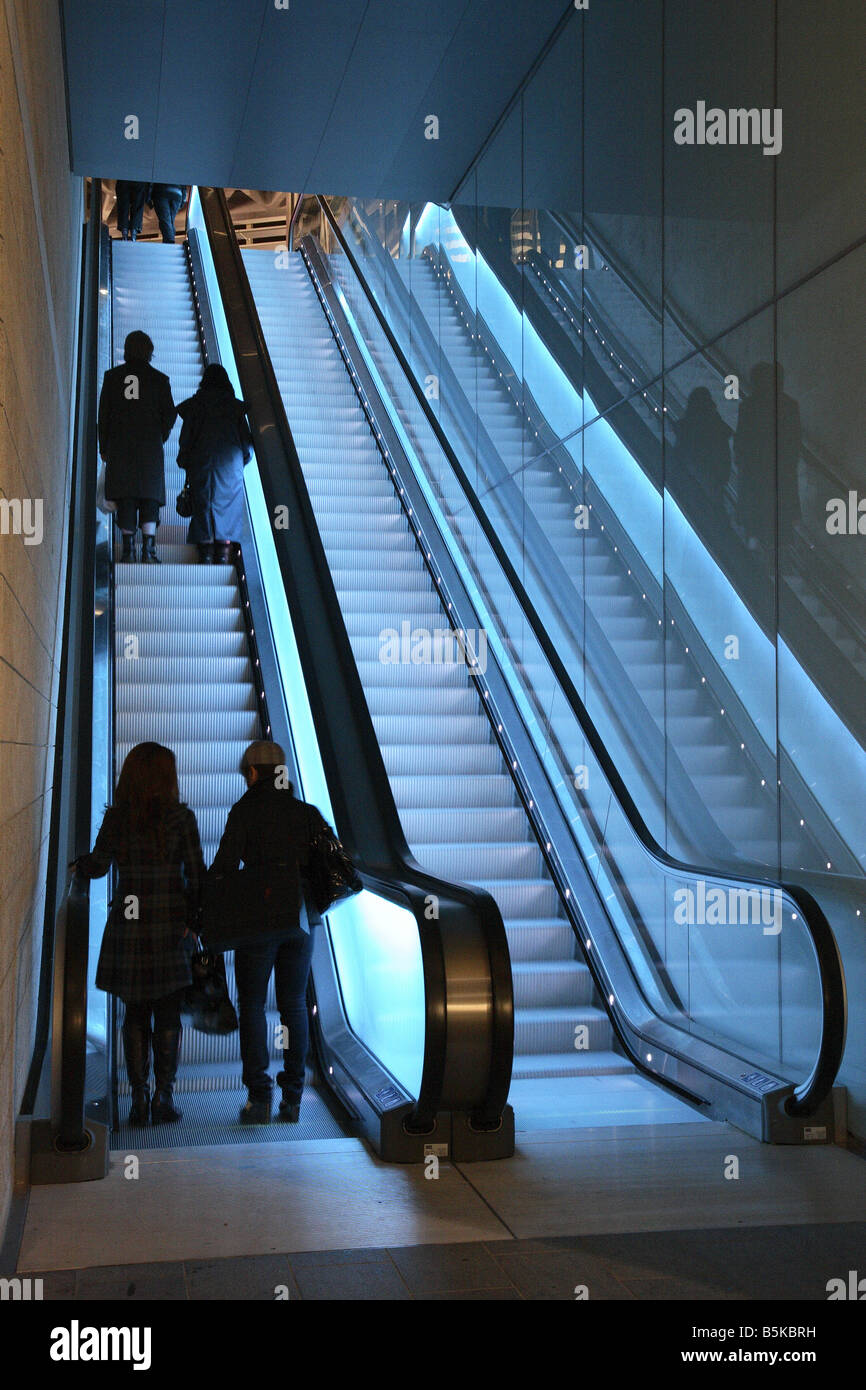 Escalator shopping centre hi-res stock photography and images - Alamy