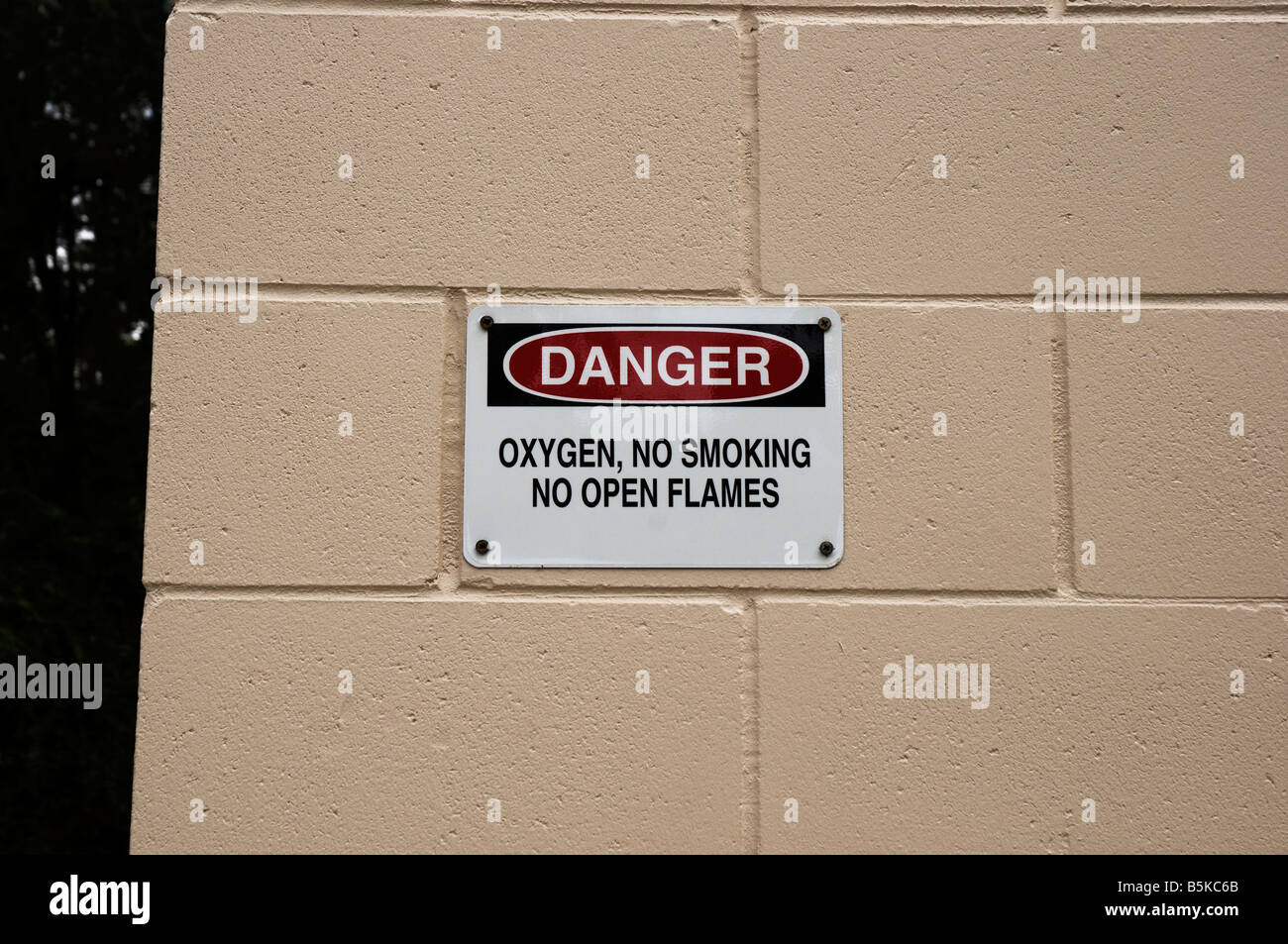 Warning signs for hospital hi-res stock photography and images - Alamy
