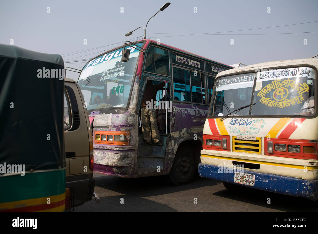 Dhaka bangladesh bus street hi-res stock photography and images - Alamy