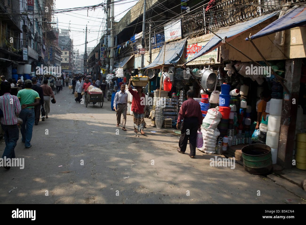 Street of dhaka city hi-res stock photography and images - Alamy