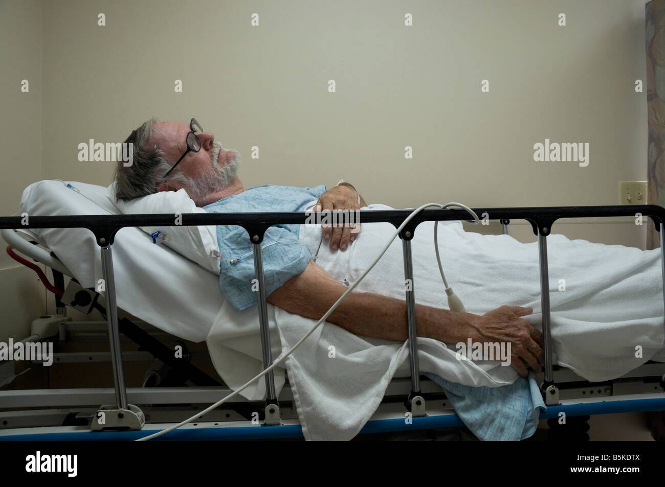 patient lying in bed in a hospital room Stock Photo - Alamy