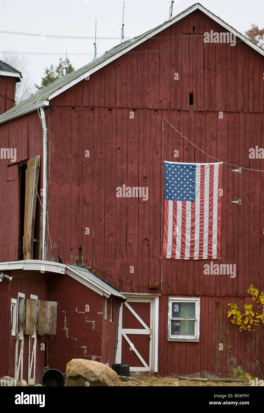 American flag on barn hi-res stock photography and images - Alamy