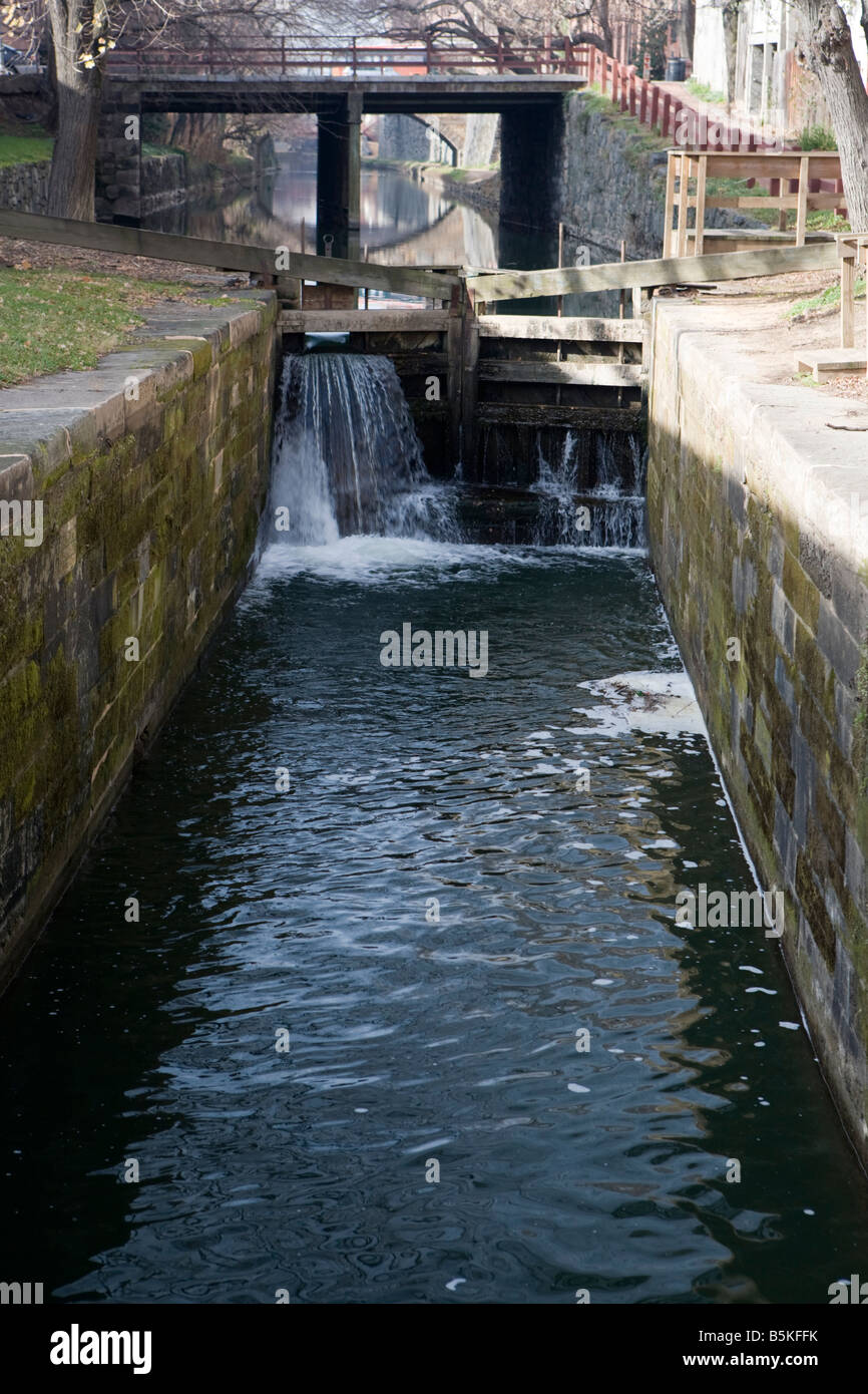 Bridge and weir over Georgetown Canal, Washington DC Stock Photo - Alamy