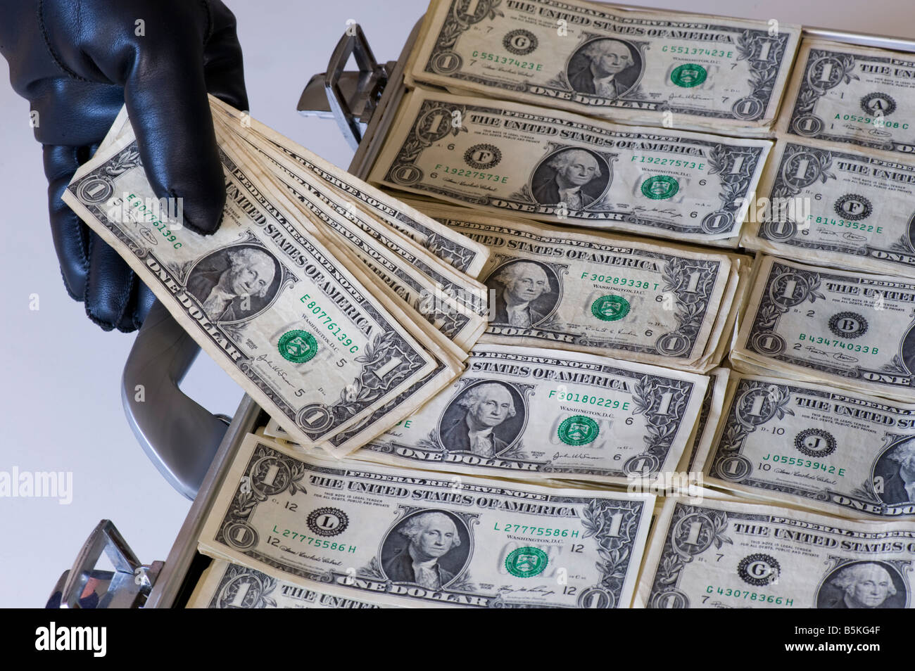 Briefcase full of money hi-res stock photography and images - Alamy