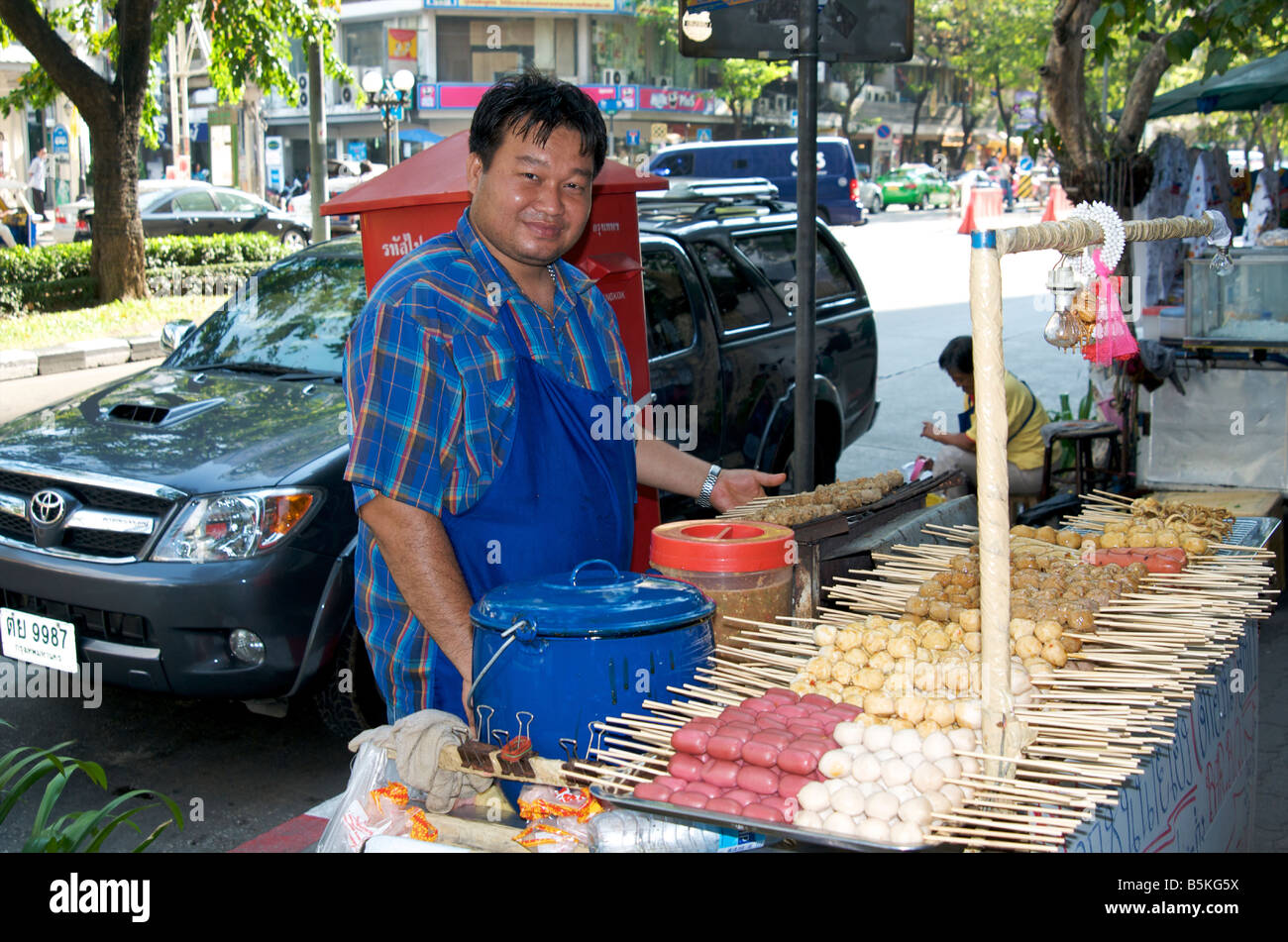 Mobile street food kitchen in bangkok hi-res stock photography and ...