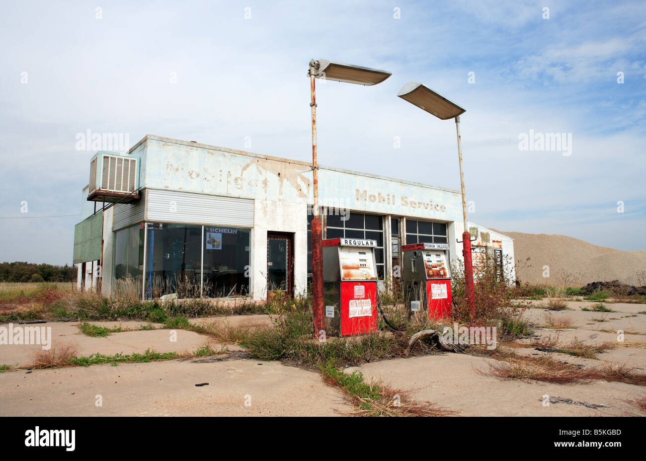 Abandoned gas pump station hi-res stock photography and images - Alamy