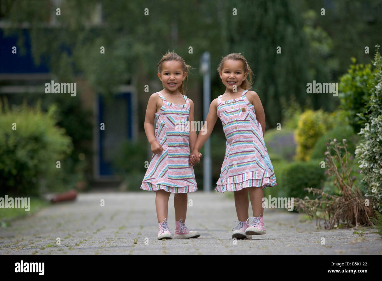 Twin sisters outside hi-res stock photography and images - Alamy