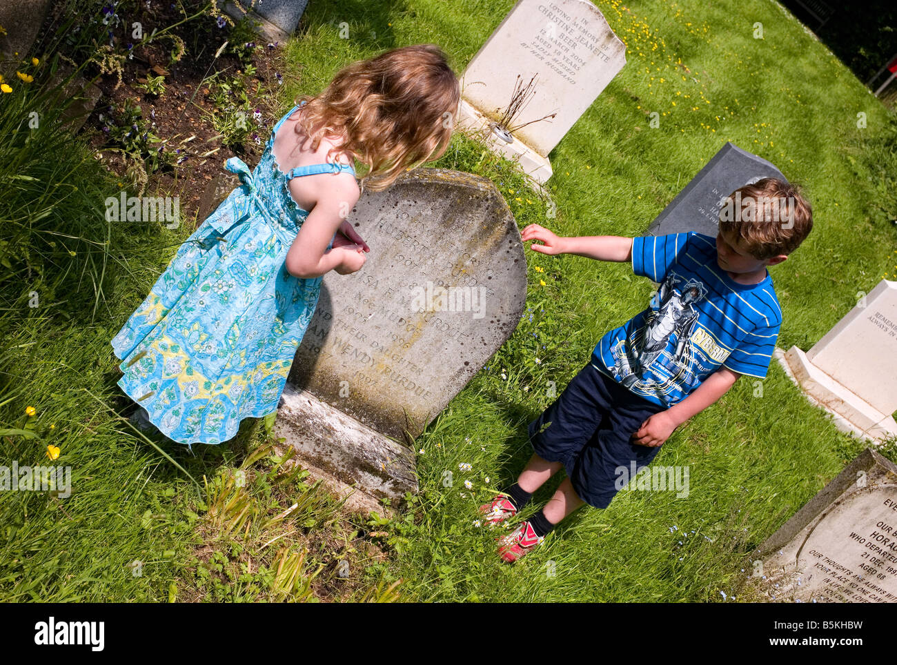 Graveside hi-res stock photography and images - Alamy