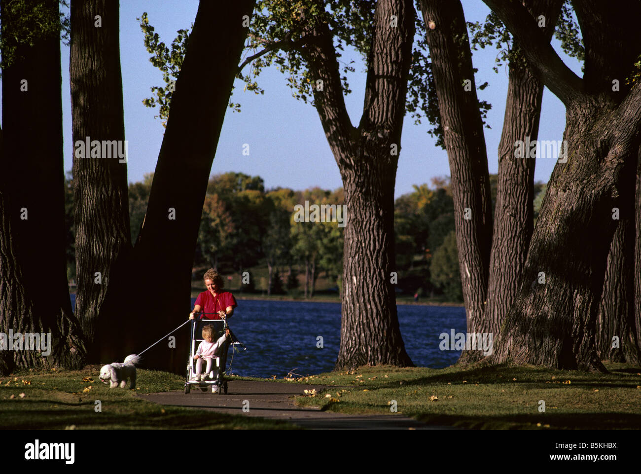 Family walking around a lake hi-res stock photography and images - Alamy