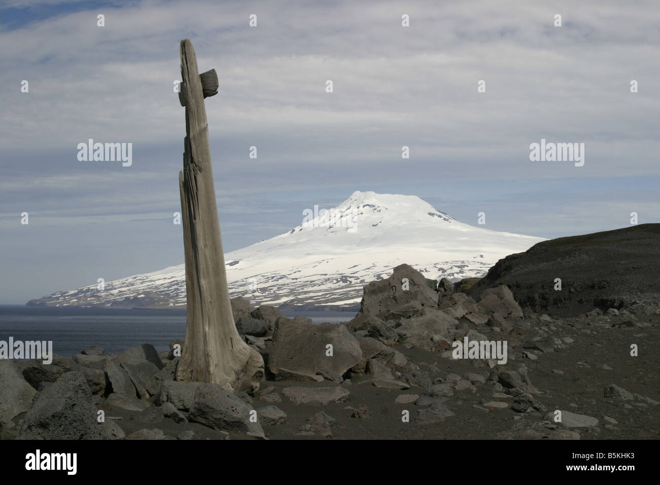 The volcano Beerenberg, the highest mountain on the Arctic island of ...