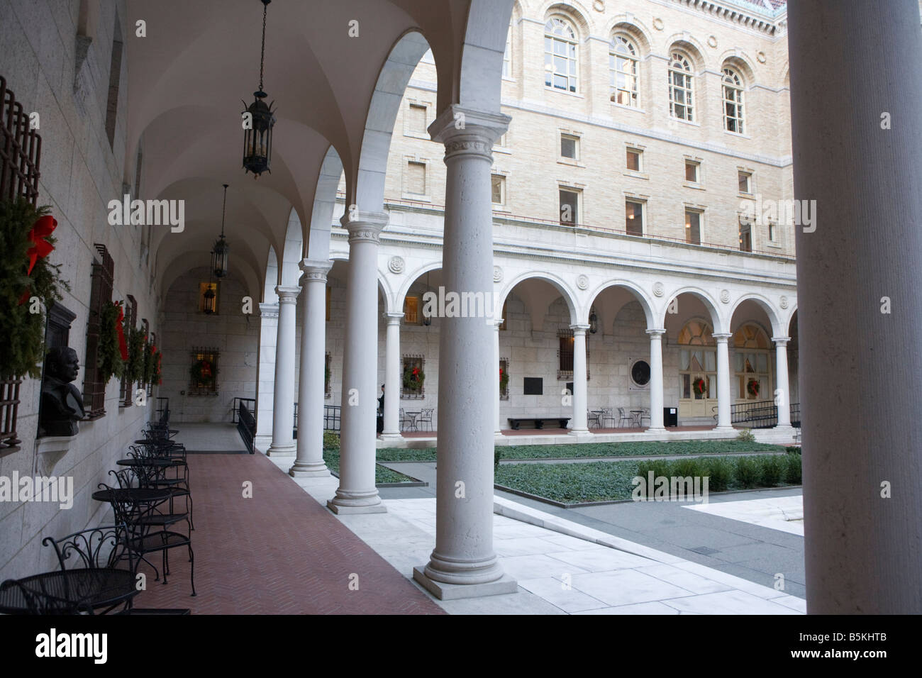 Courtyard of Science Museum and Library Boston Stock Photo - Alamy