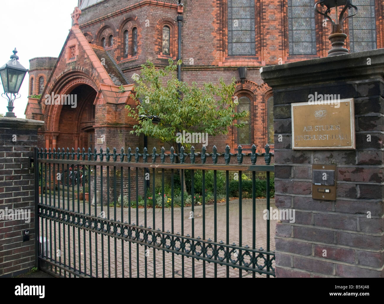 Air studios hi-res stock photography and images - Alamy