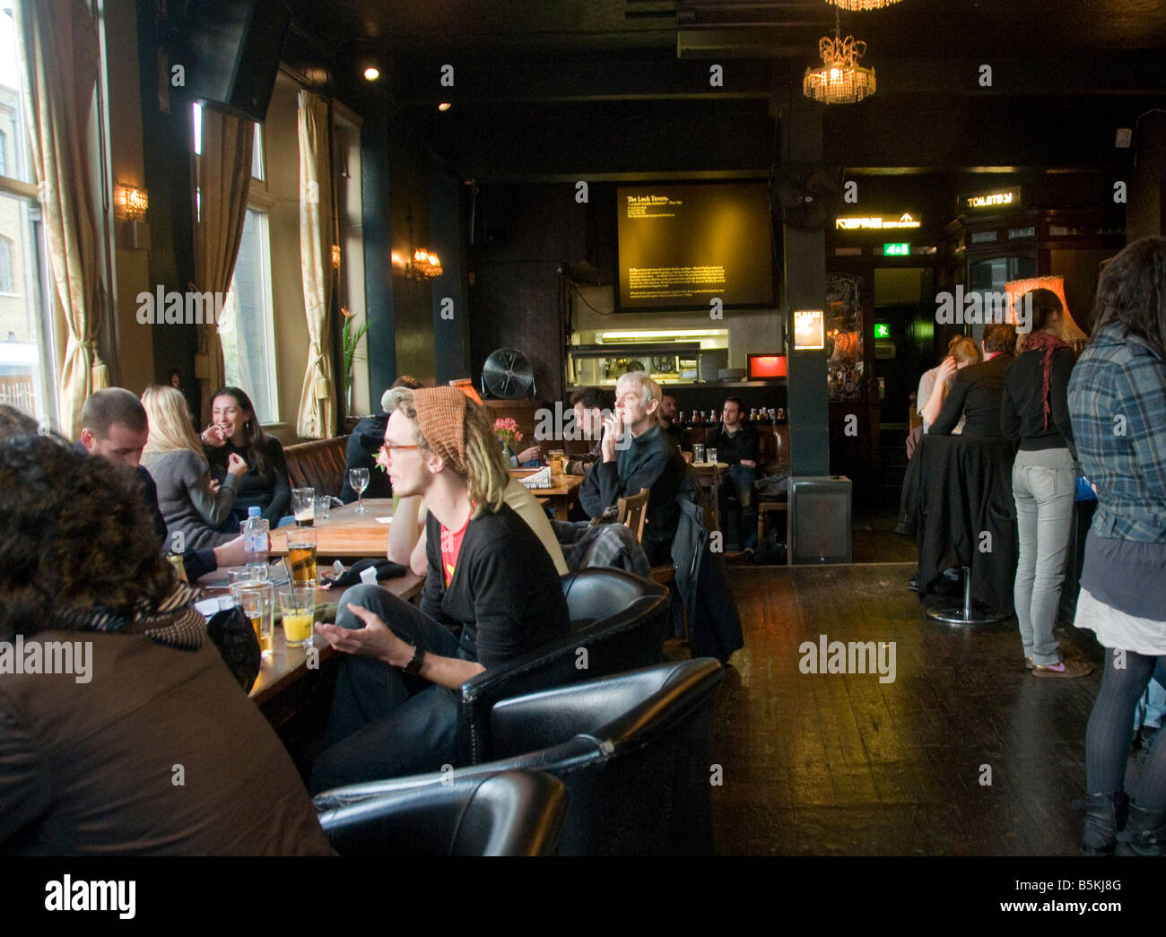 Pub public house tavern hi-res stock photography and images - Alamy