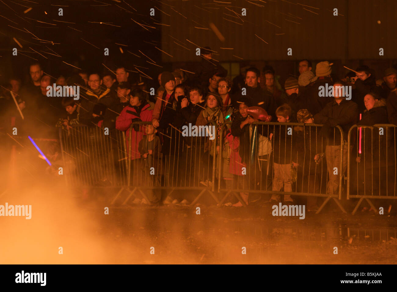 Crowd watching a bonfire Stock Photo - Alamy