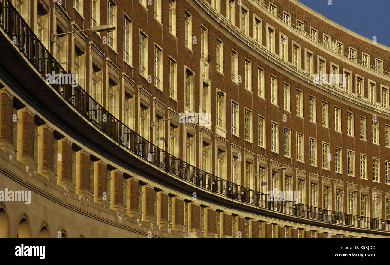 curved facade of building in the city of london Stock Photo - Alamy