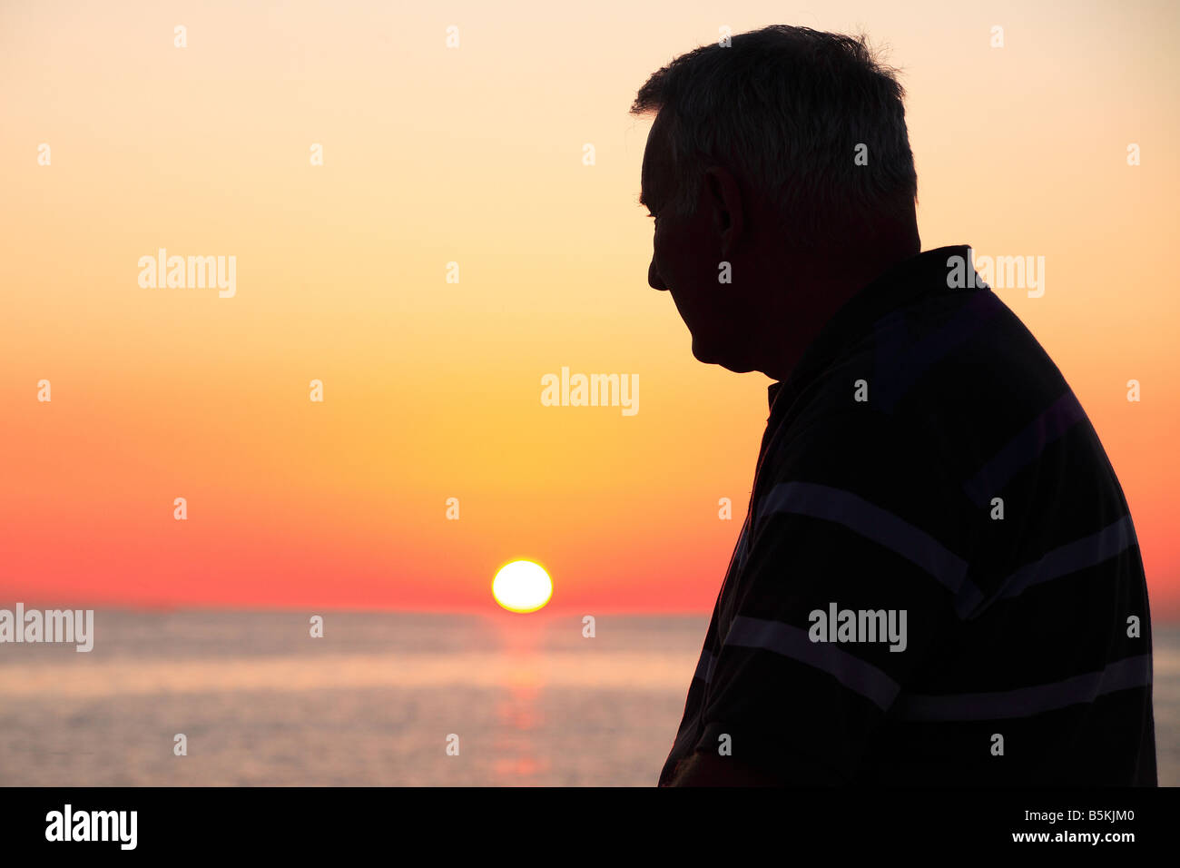 Old man silhouette hi-res stock photography and images - Alamy