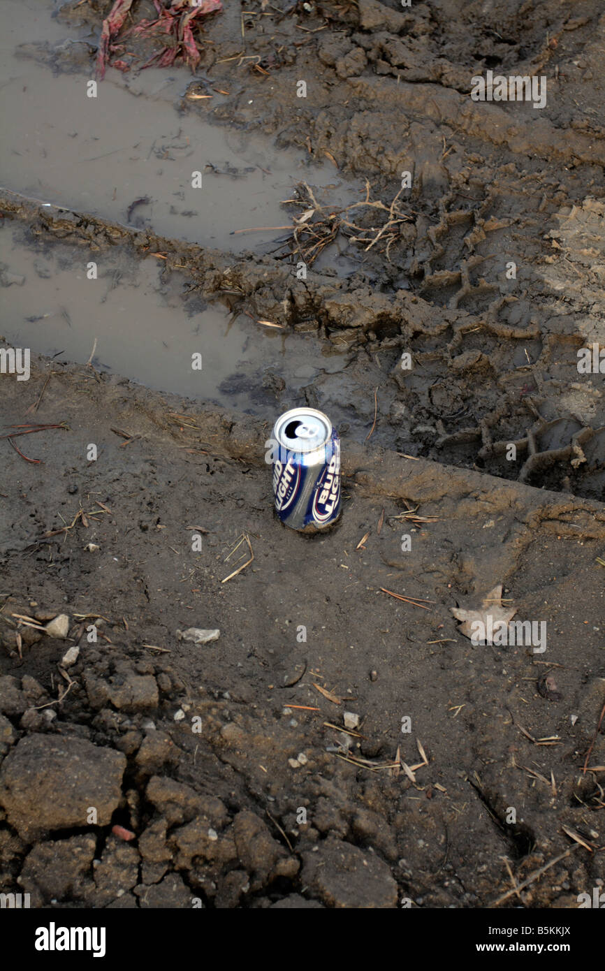 Bud Light beer can stuck in mud next to ruts Stock Photo - Alamy
