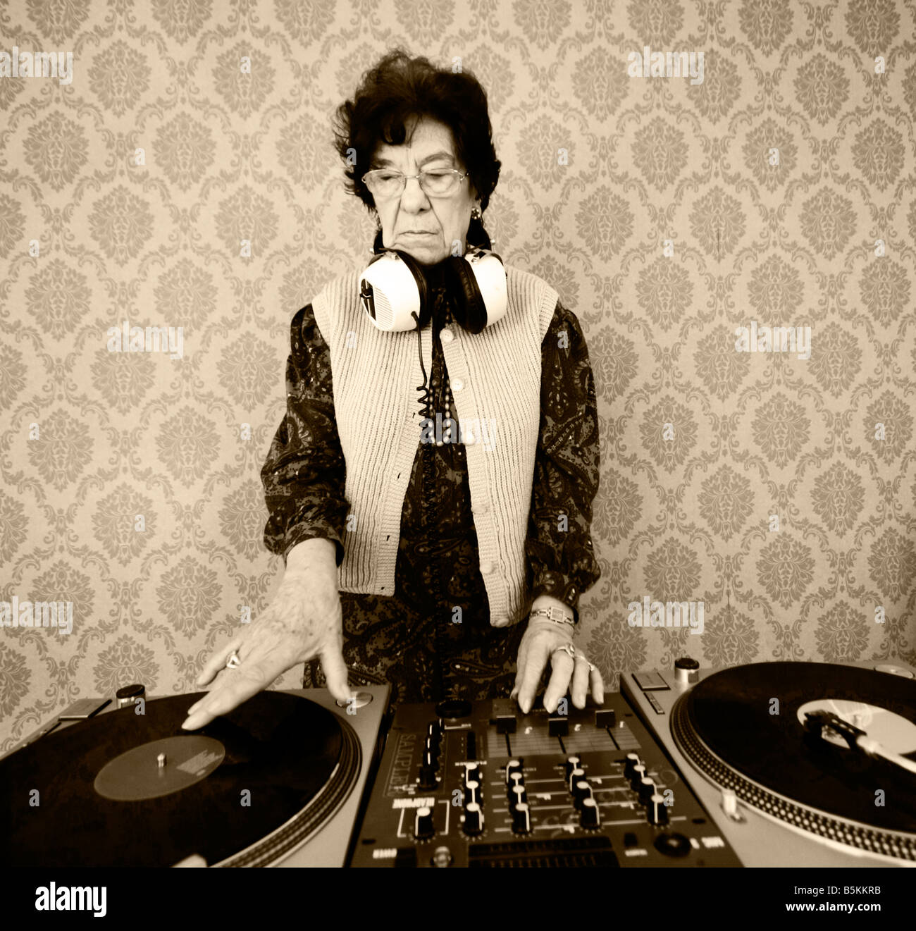 Turntables vinyl records on hi-res stock photography and images - Alamy