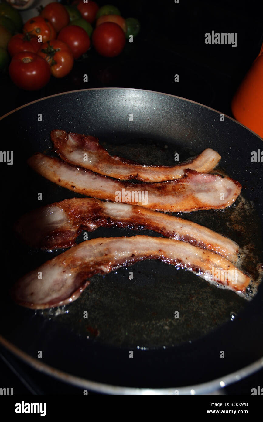 Strips of cooked bacon hi-res stock photography and images - Alamy