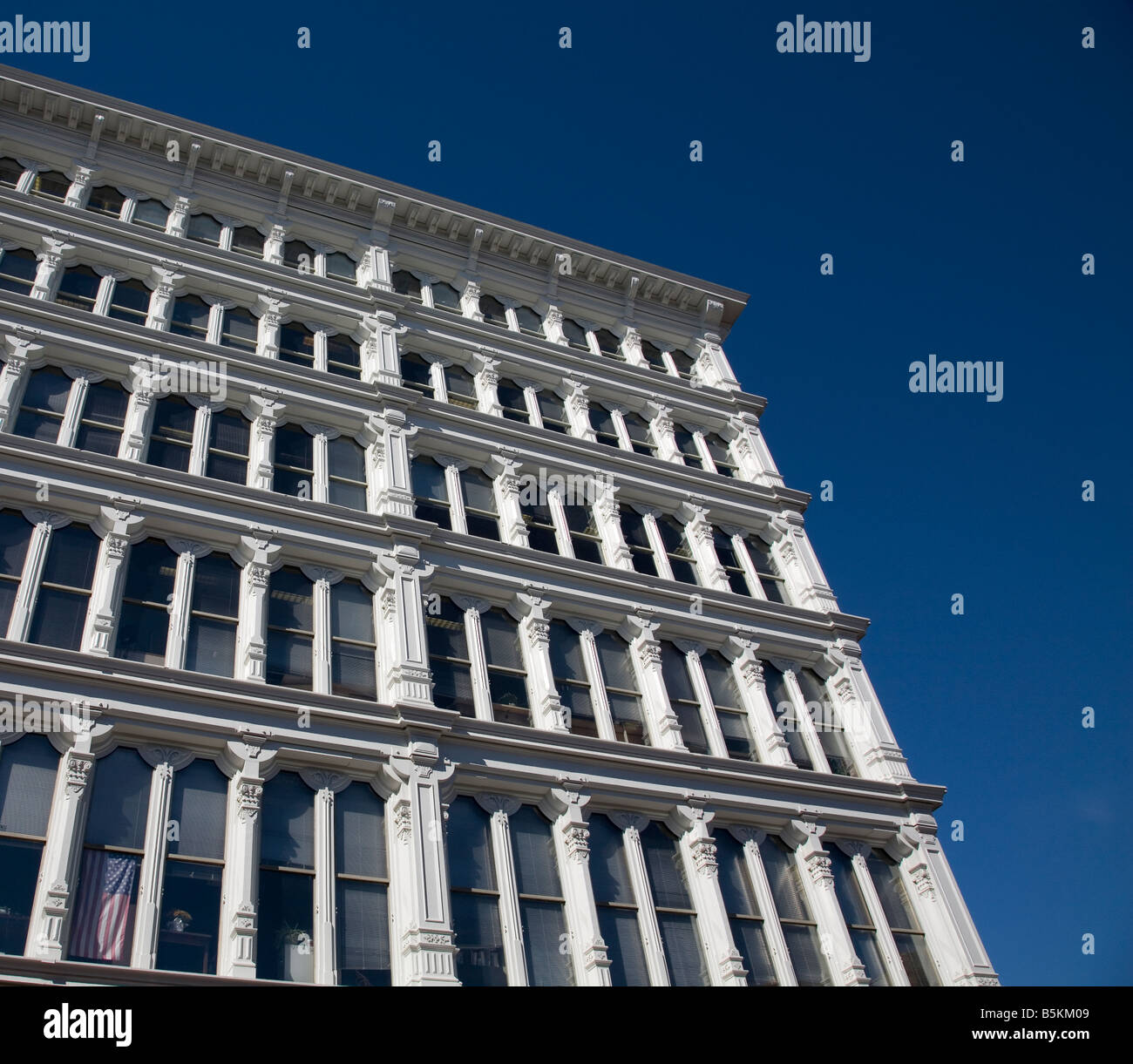 White building blue sky hi-res stock photography and images - Alamy