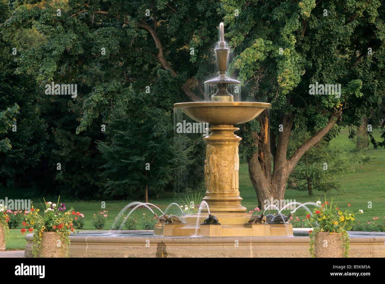 St Paul Minnesota Water Fountain High Resolution Stock Photography and ...