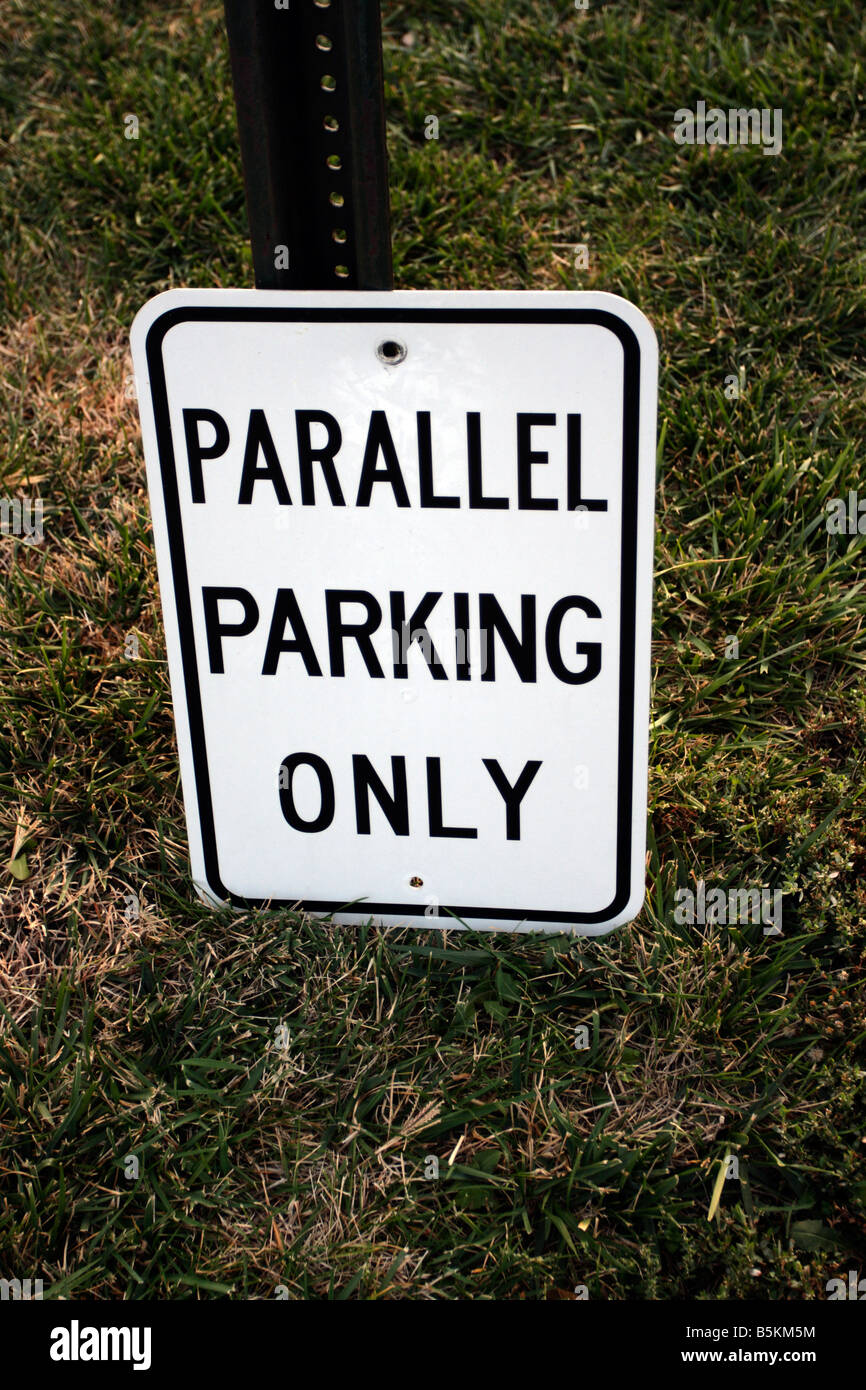 Parallel Parking Sign High Resolution Stock Photography and Images - Alamy