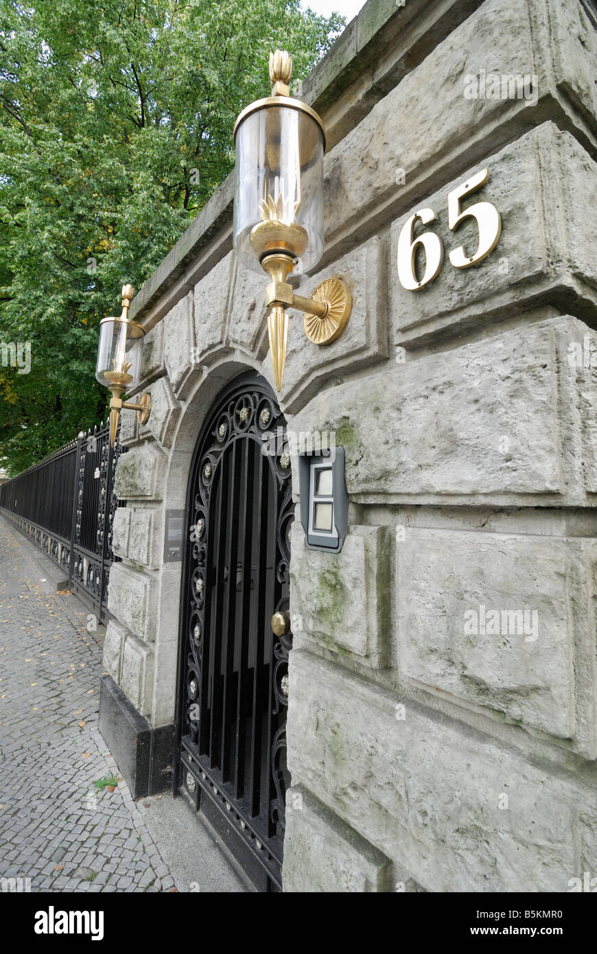 Wicket gates hi-res stock photography and images - Alamy