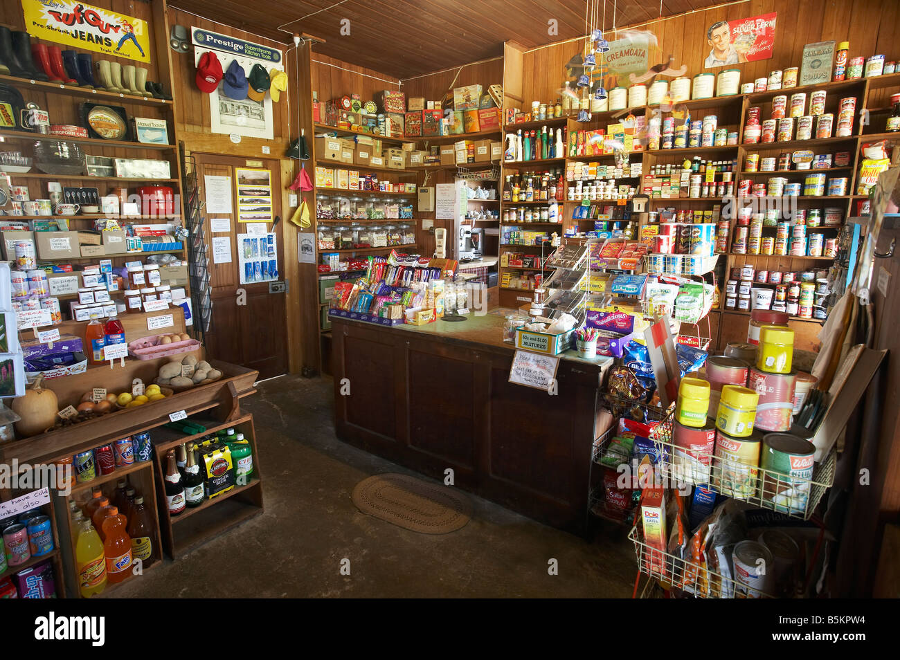 Traditional general store shop hi-res stock photography and images - Alamy