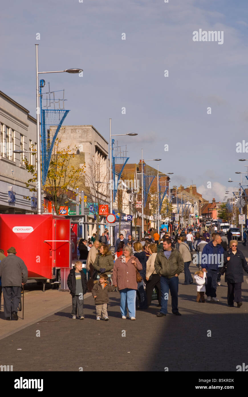 Shoppers in busy uk high street in Lowestoft,Suffolk,Uk Stock Photo - Alamy