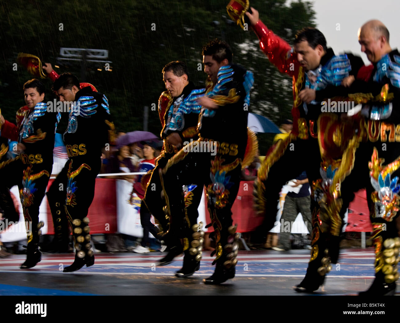 Mexican dancers in 4th of July parade Stock Photo - Alamy