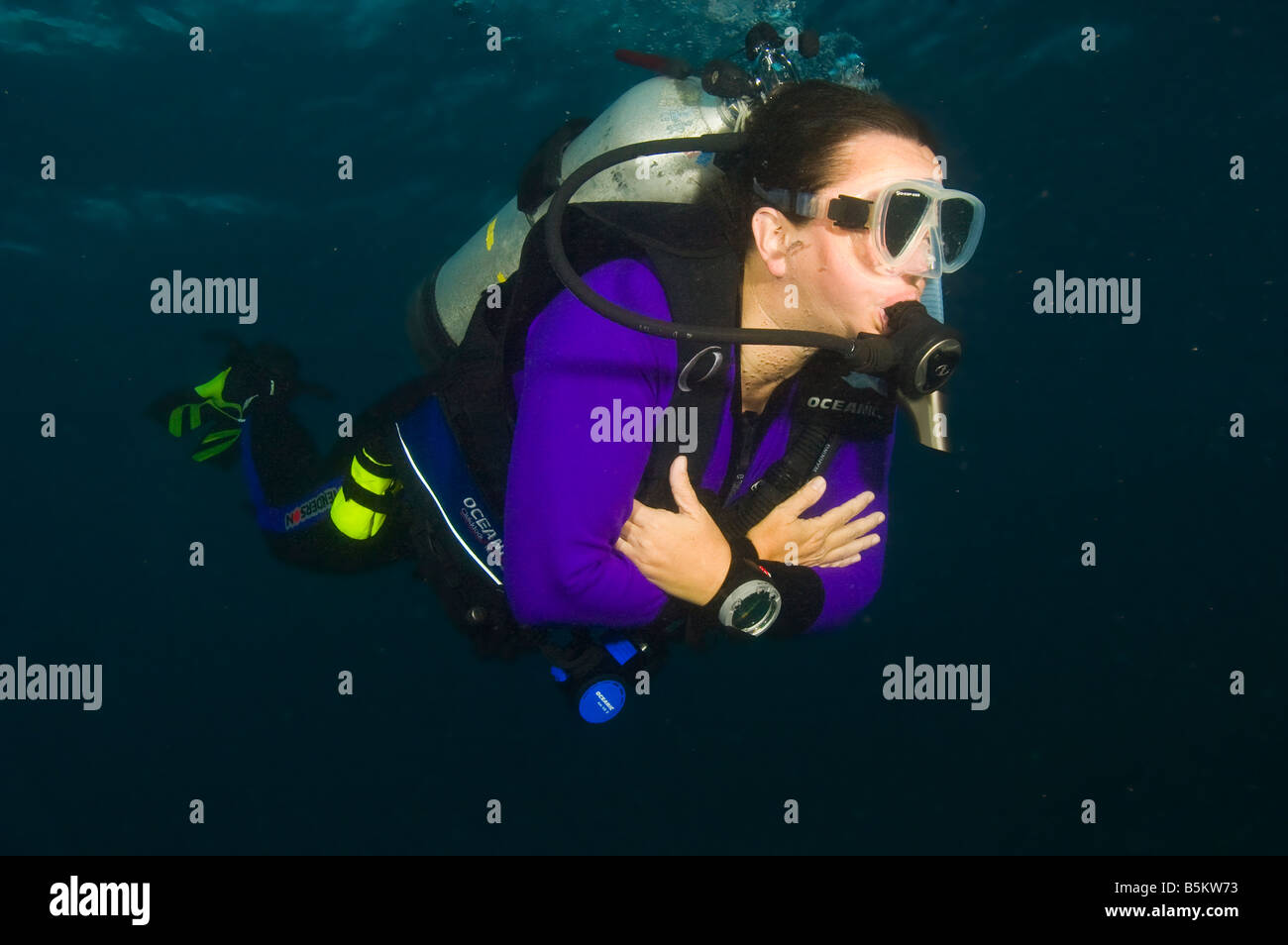 Australia scuba diving woman diver hi-res stock photography and images ...