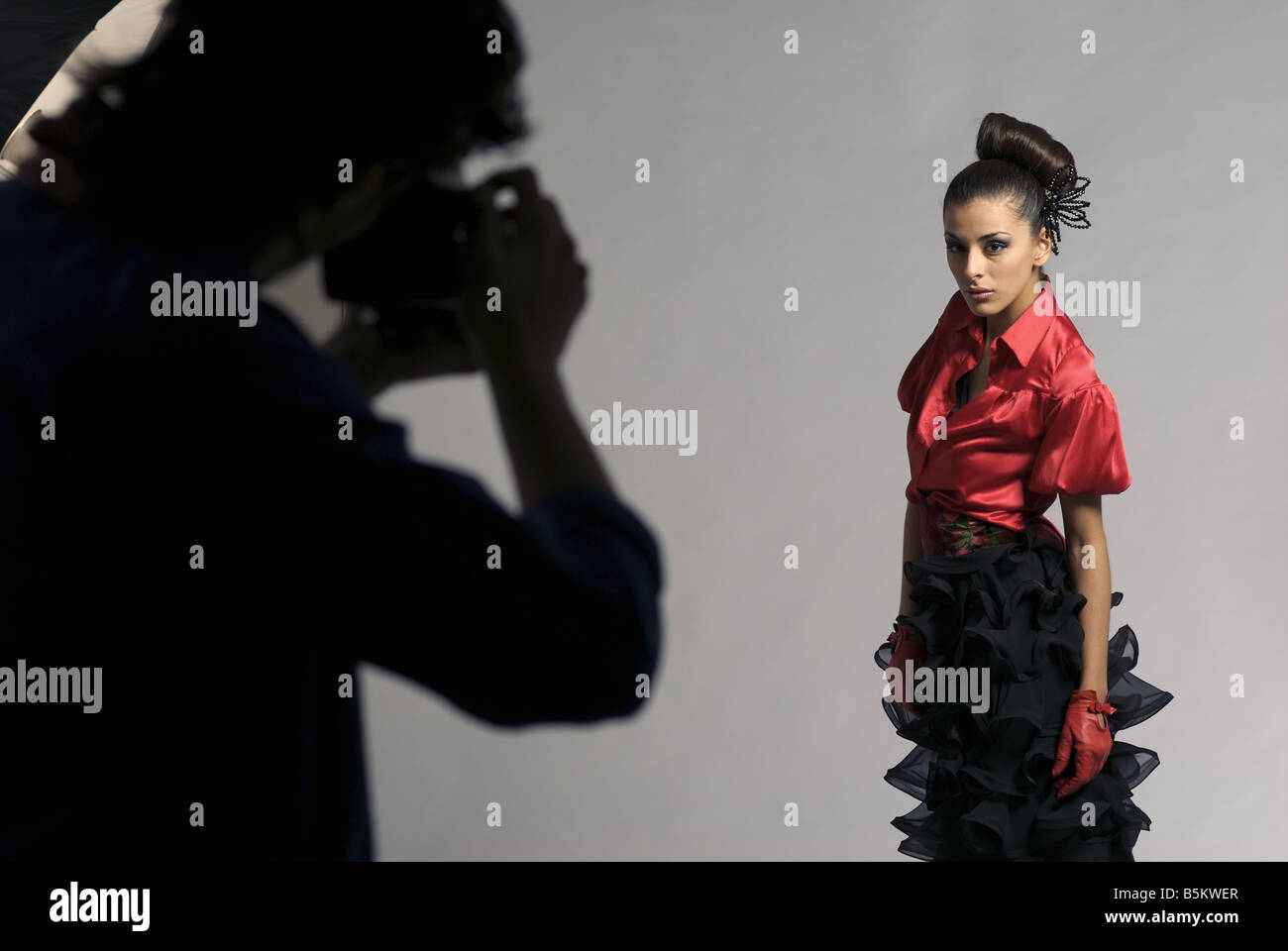 Photographer shooting model in Studio set Stock Photo - Alamy
