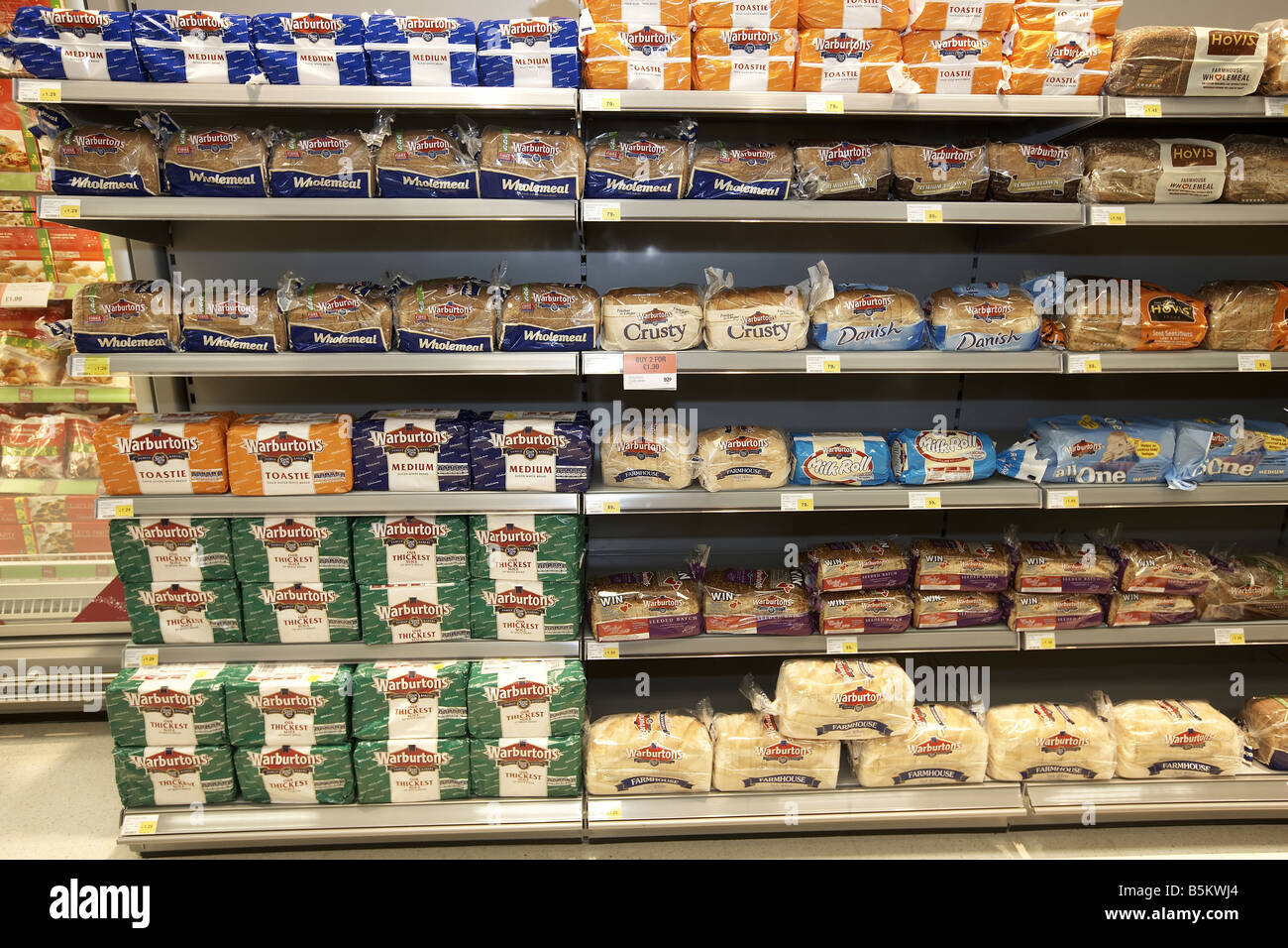 Packaged food on shelves hi-res stock photography and images - Alamy