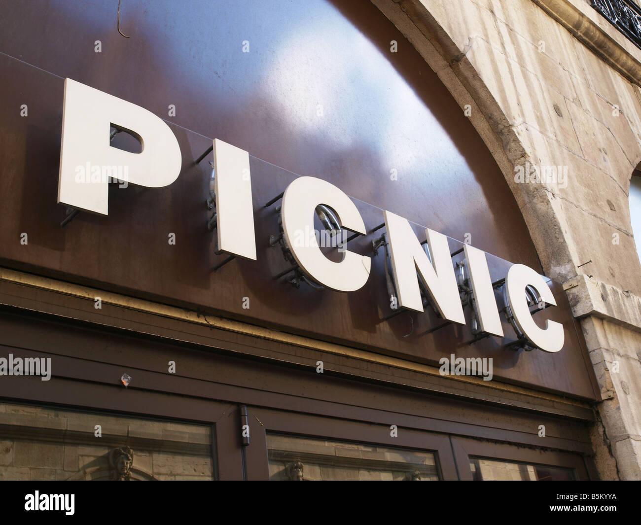 Logo picnic sign hi-res stock photography and images - Alamy