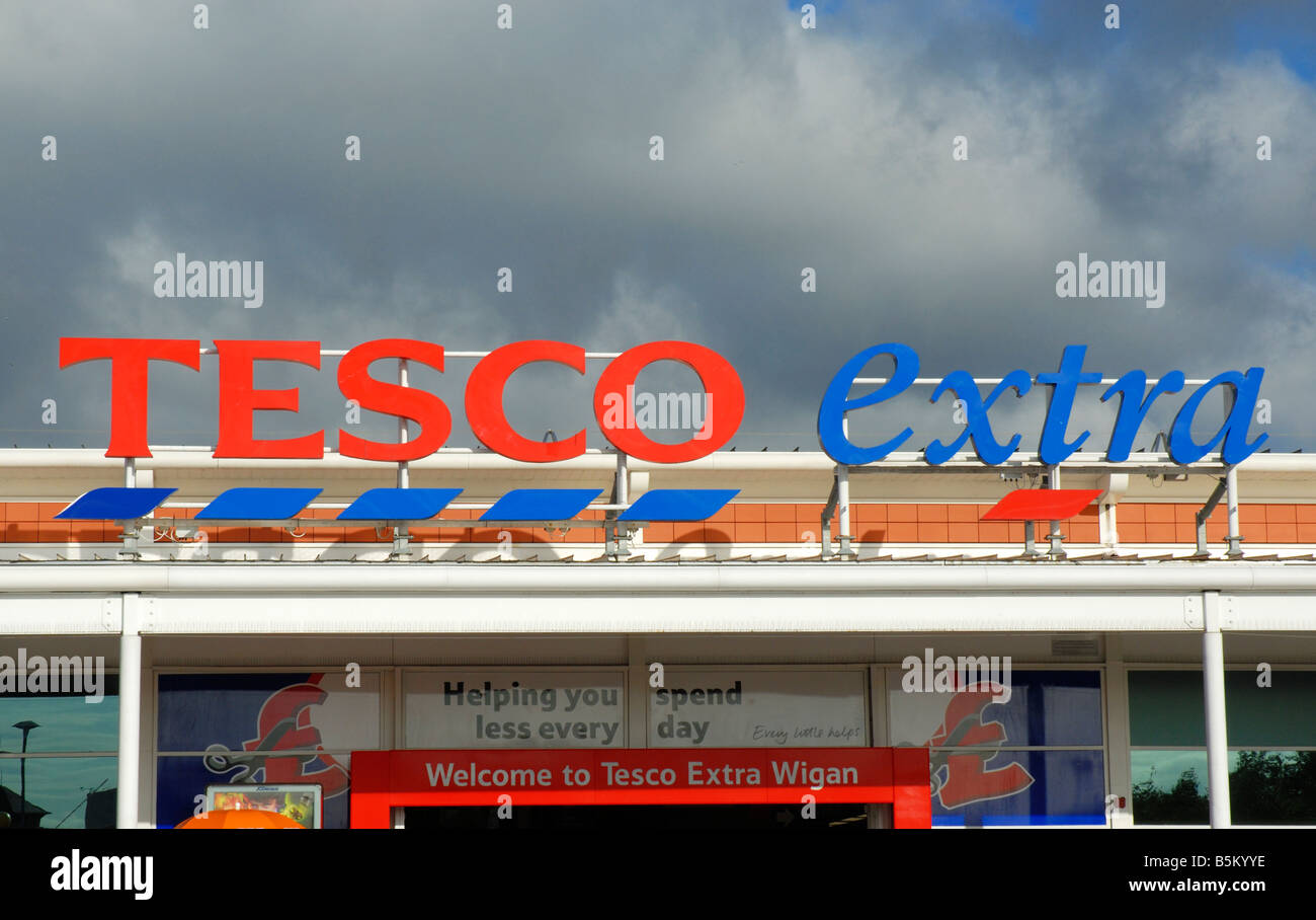 Tesco extra store hi-res stock photography and images - Alamy