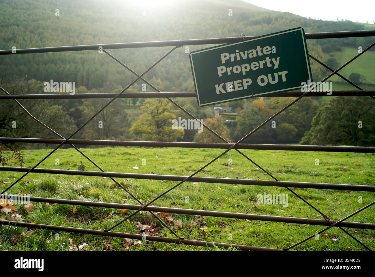 Private property keep out sign hi-res stock photography and images - Alamy