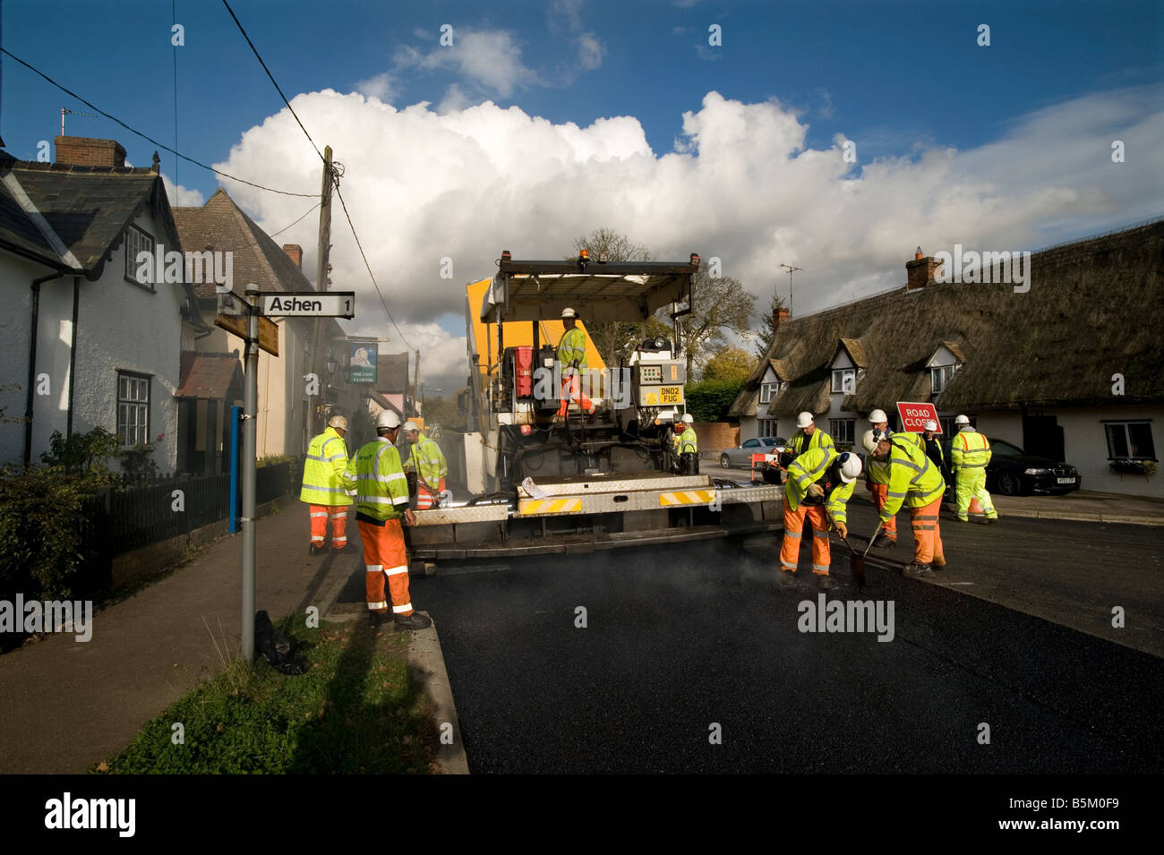 Britain roadworks hi-res stock photography and images - Alamy