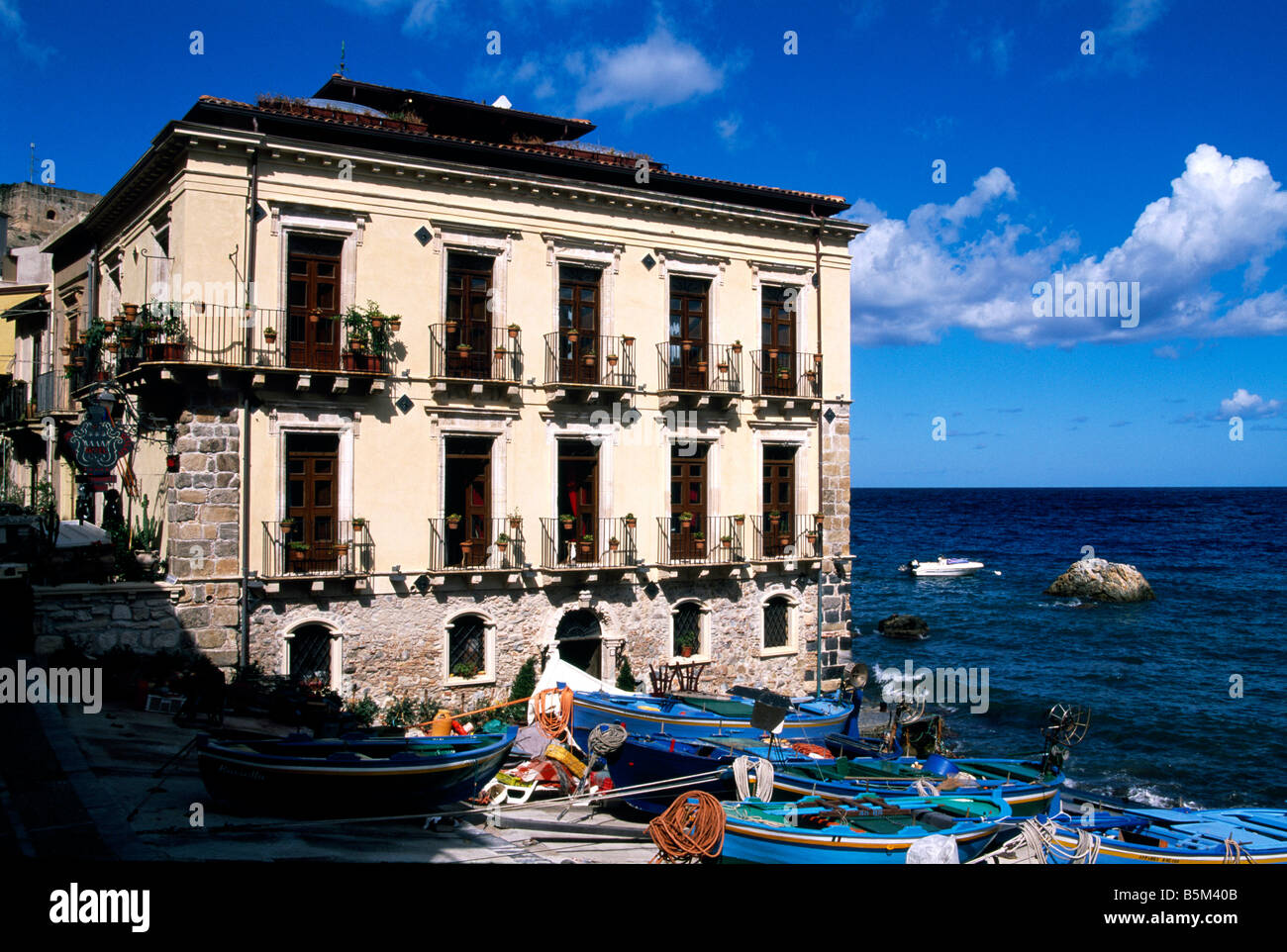Calabrian houses hi-res stock photography and images - Alamy