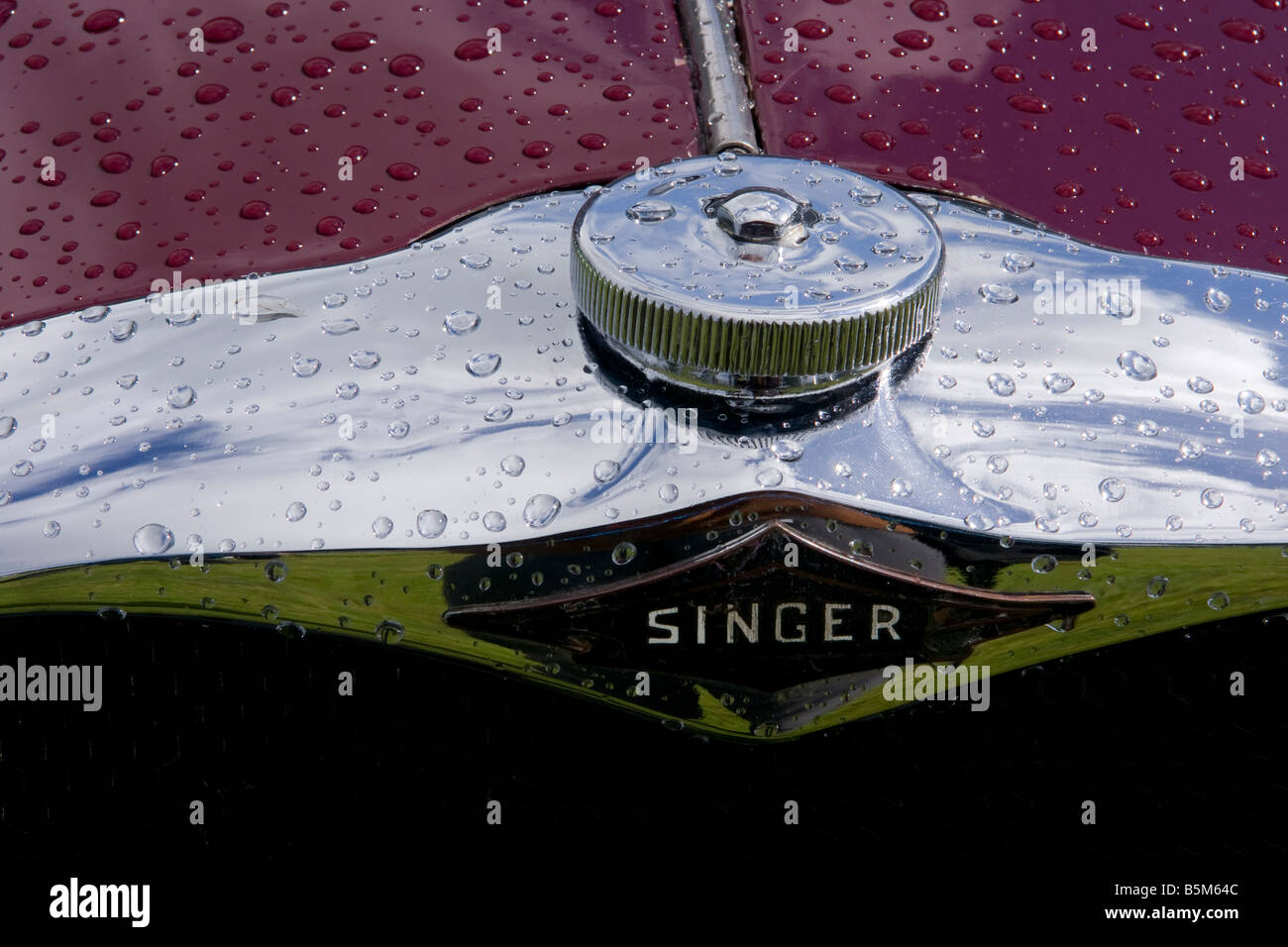 Singer car badge hi-res stock photography and images - Alamy