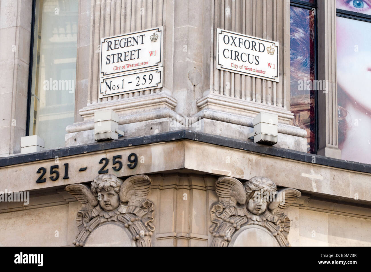 Oxford circus road sign hi-res stock photography and images - Alamy