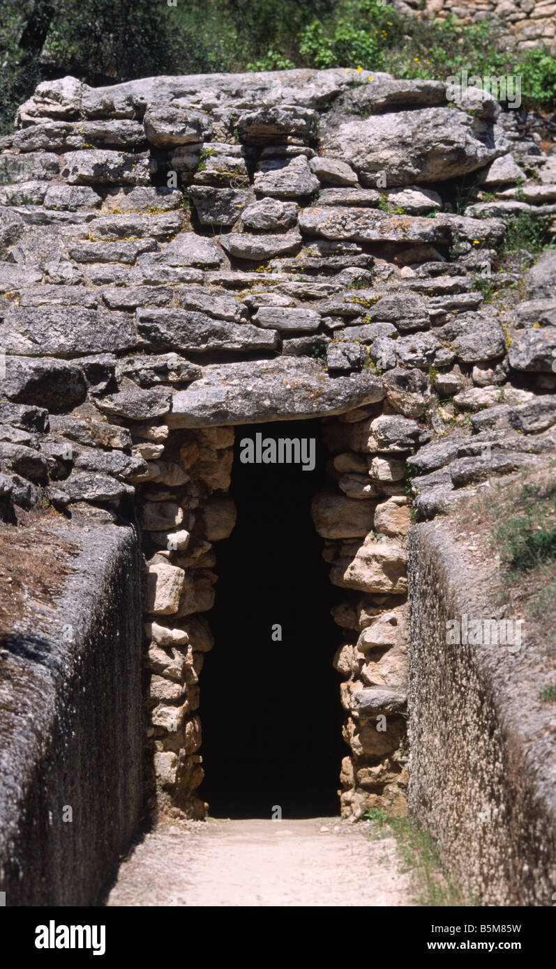 Tomb entrance hi-res stock photography and images - Alamy