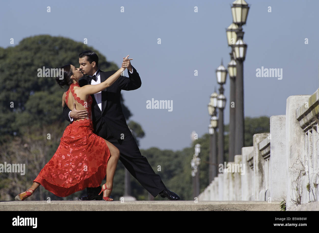 Tango dancers hi-res stock photography and images - Alamy