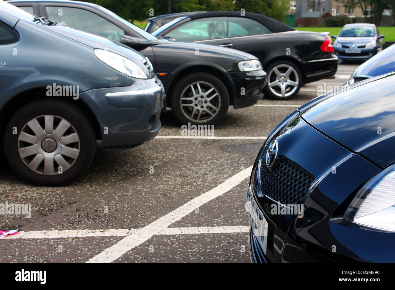 Parking bay marking hi-res stock photography and images - Alamy