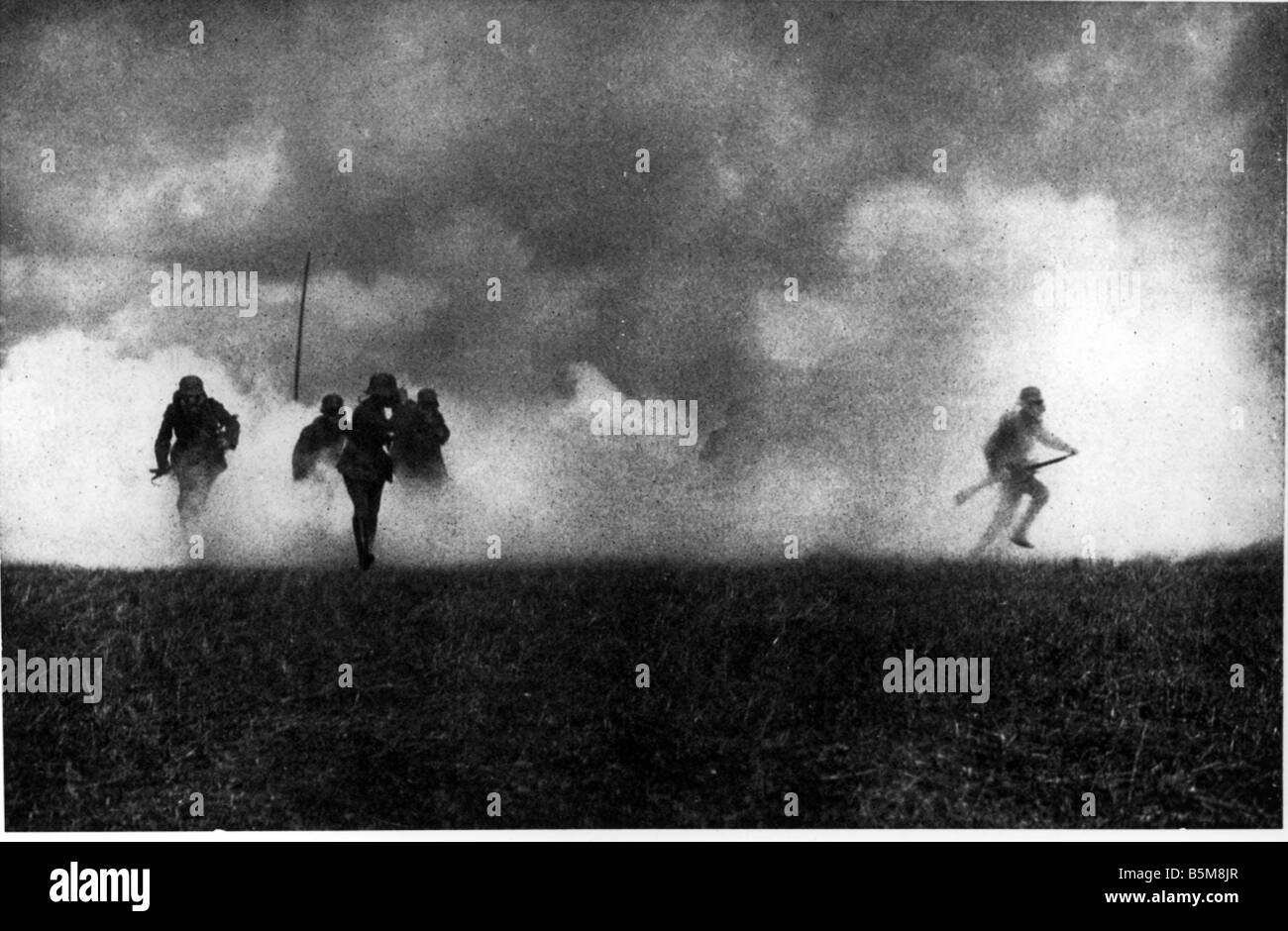 2 G55 G1 1915 Gas attack on Eastern Front WWI 1915 History World War I ...
