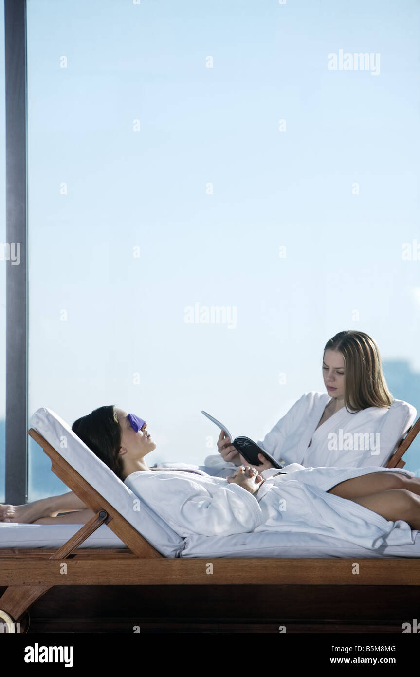 Woman lounging poolside hi-res stock photography and images - Alamy