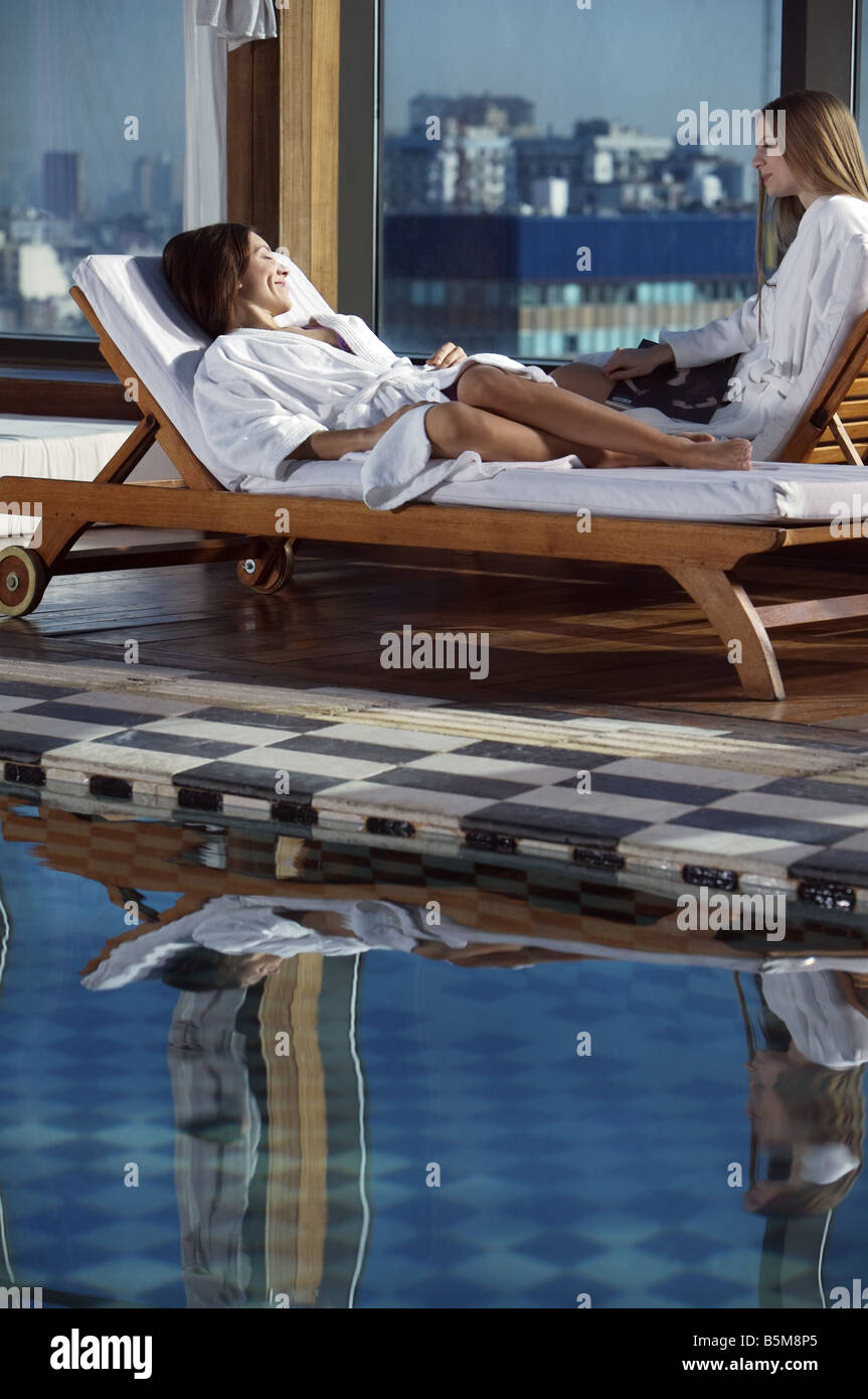 Woman reclining chaise pool hi-res stock photography and images - Alamy