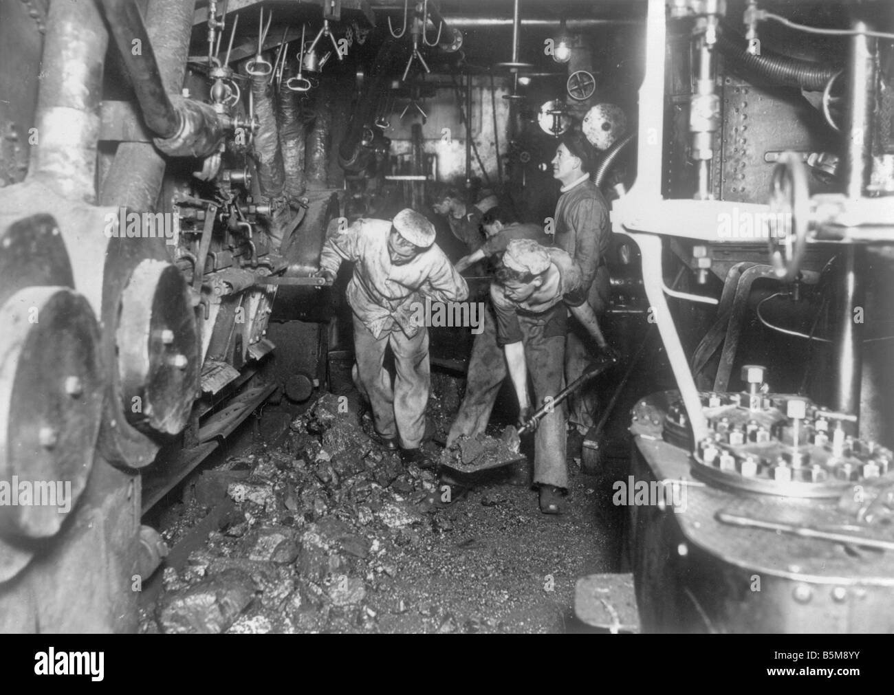 2 G55 M1 1914 2 Stokers in the engine room WWI c 1914 History World War ...