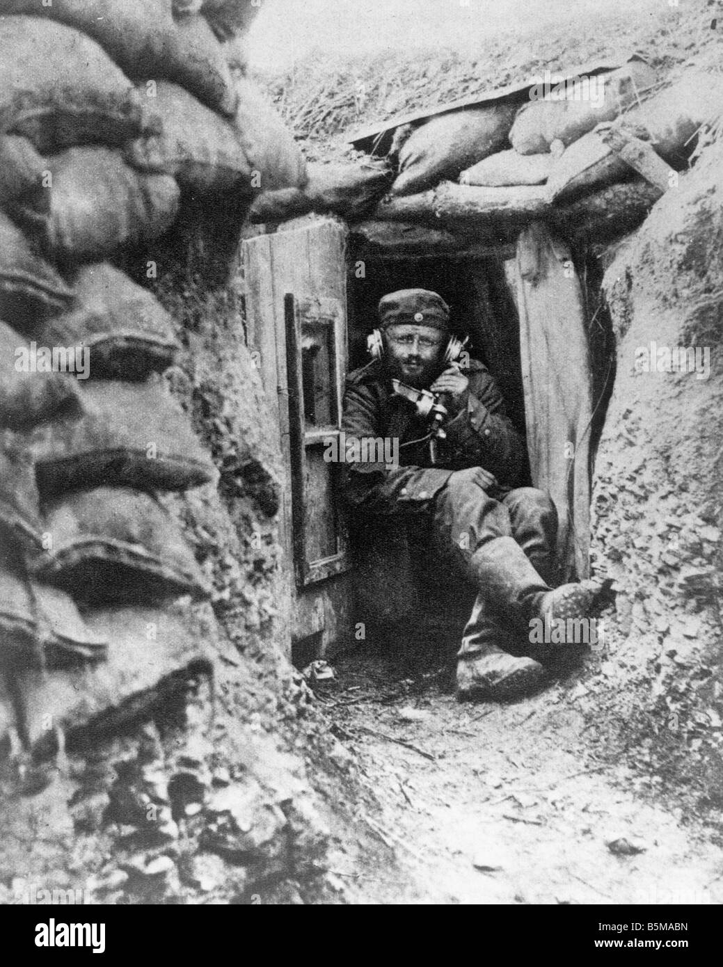 2 G55 W1 1916 22 Field telephone operator WWI 1916 History World War I ...